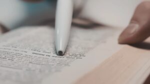 The Complete Guide to Becoming a Good Beta Reader - Proactive Writer